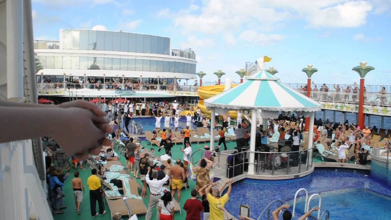 Norwegian Gem - Pooldeck fun "Hey Baby" - YouTube