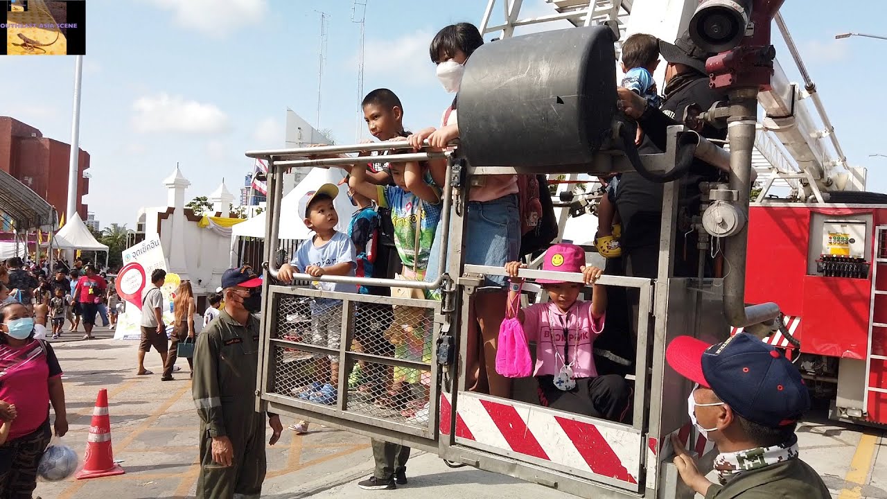 Pattaya Fire Brigade Free Snorkel Tower Ladder Rides - YouTube