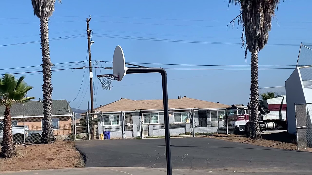 Autocar ACX Edco Bridgeport ranger 793 revving on recycling - YouTube