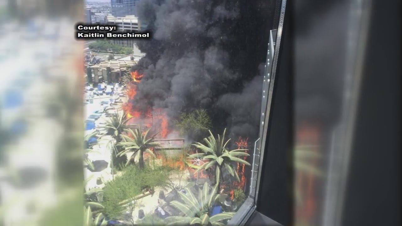 Witnesses respond to Cosmopolitan of Las Vegas pool area fire - YouTube