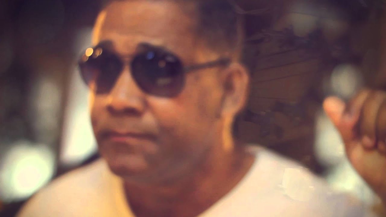 Jorge Espinal- Por una Mujer así (Vídeo Oficial) - YouTube
