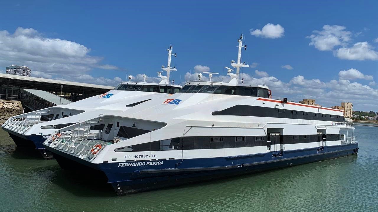 Ferry Boat Tour Lisbon Portugal Terreiro do Paço to Barreiro - YouTube