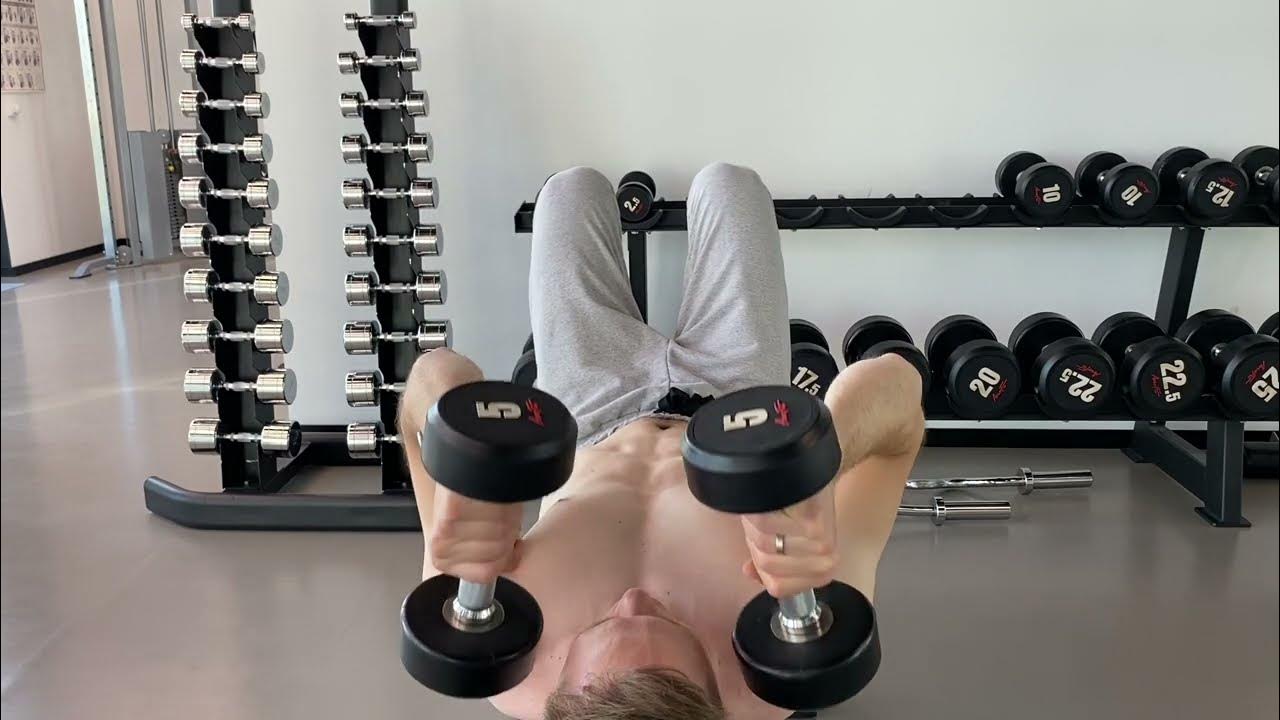 Французский жим на прямой скамье с двумя гантелями Youtube
