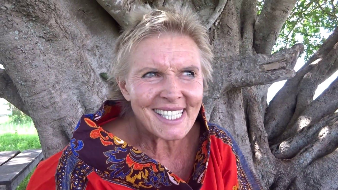 DDr. Christine Wallner Supports THE MANJS - YouTube