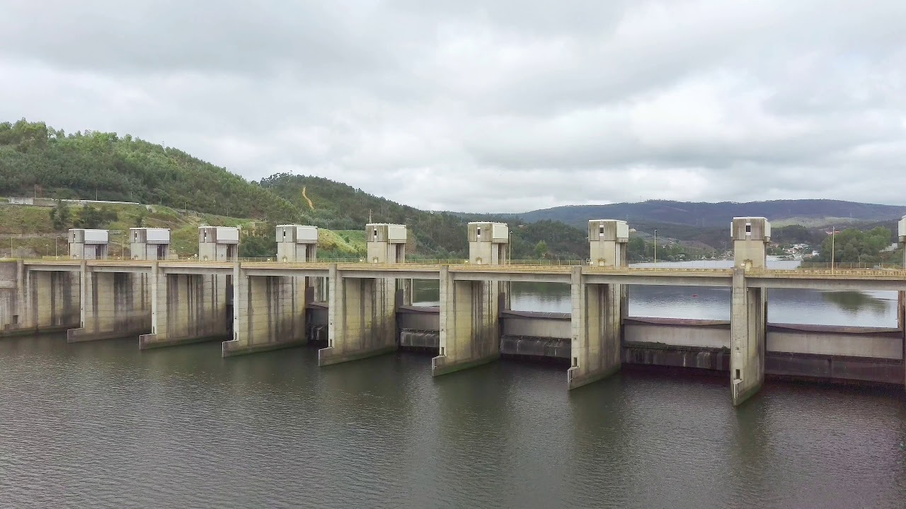 Voando sobre Barragem de Crestuma - Lever - YouTube