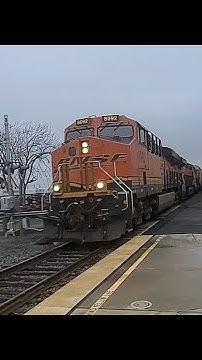 BNSF#8092 , BSNF#6644 and BNSF#737 leading Manifest through Antioch-pittsburgh #bnsf #railfaning ...