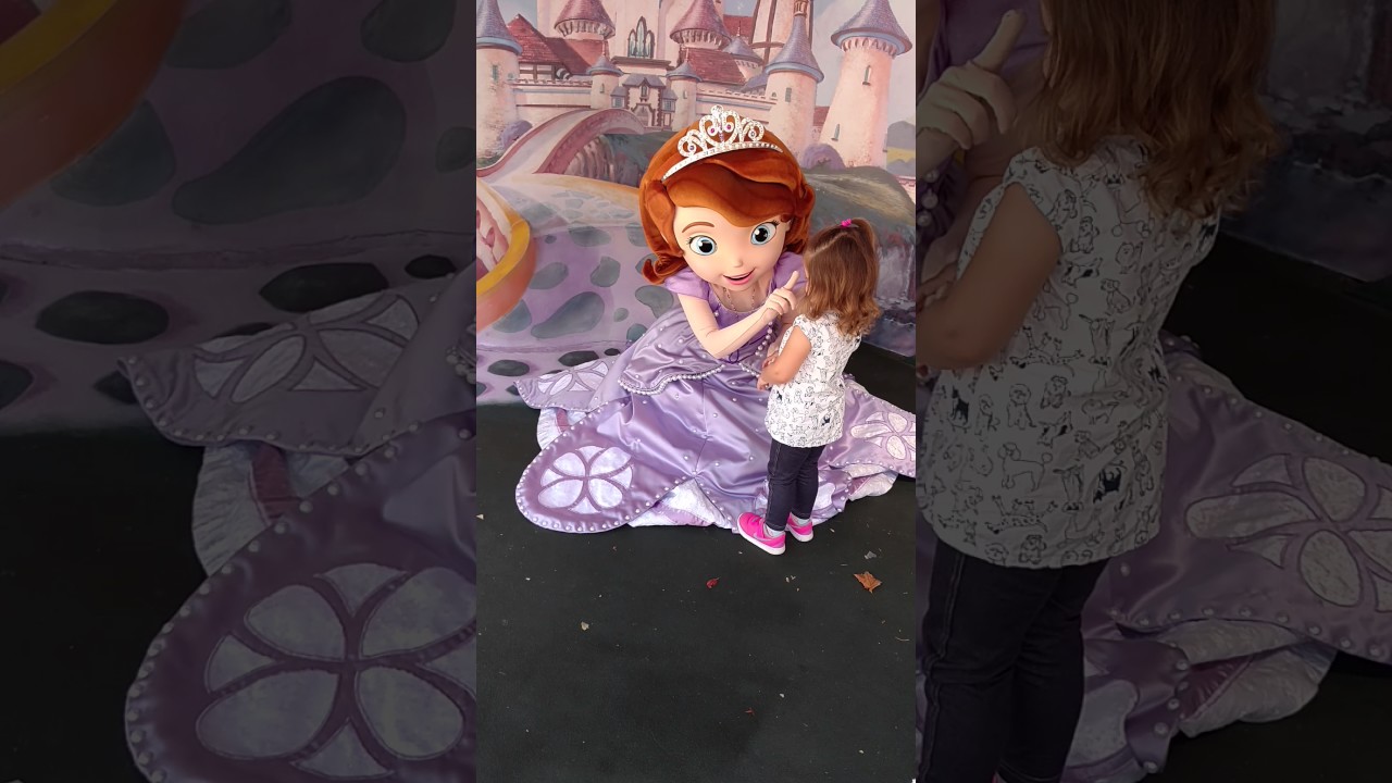 Elin meets Sofia - YouTube