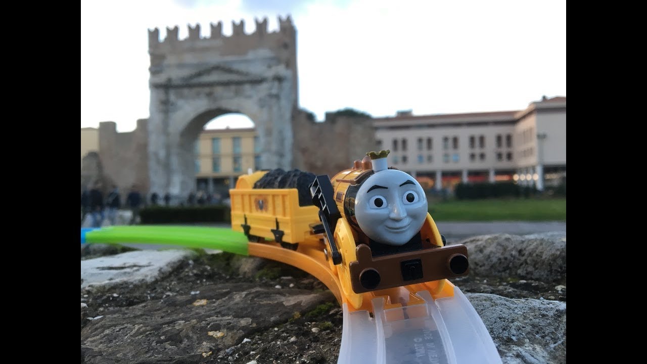 Plarail Thomas & Friends Stephen TS-15 Stephen visita em Arco di ...