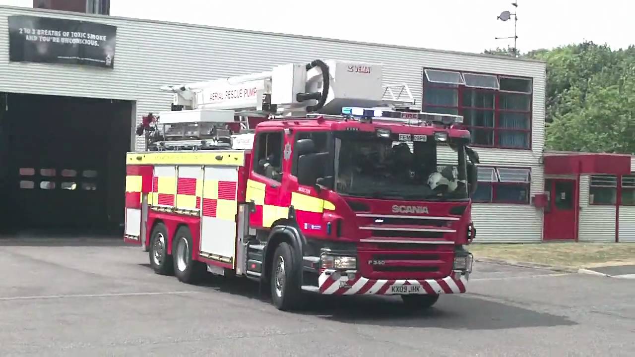 Northamtonshire Fire - Moulton CARP Responding - YouTube