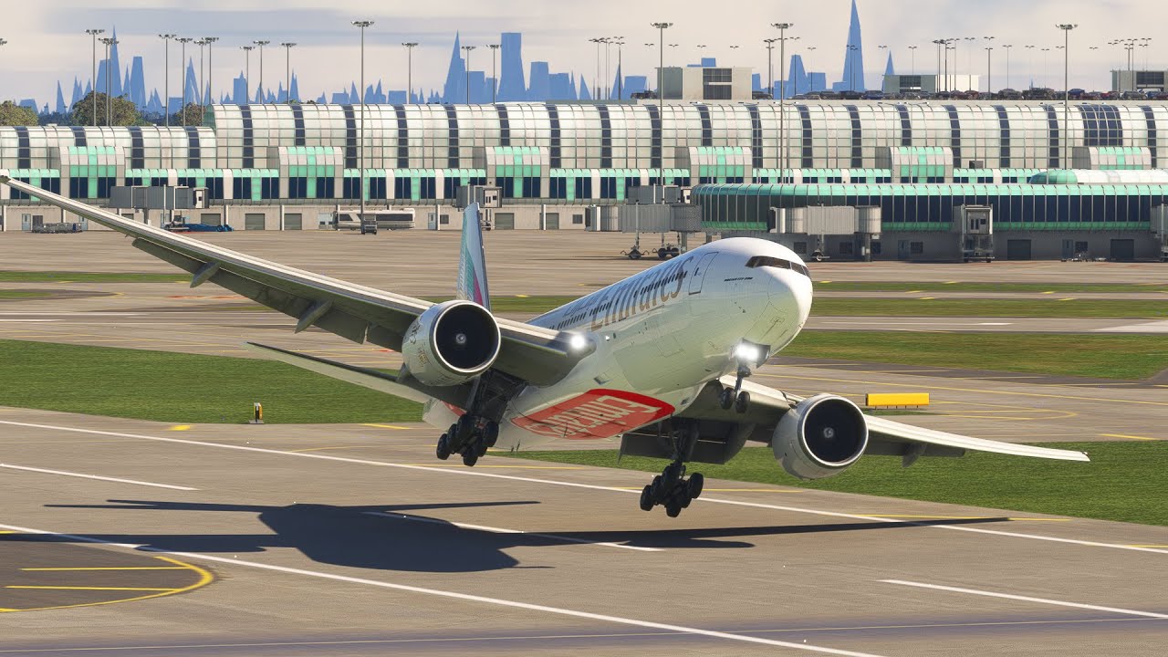 Most Dangerous Airplane landing Boeing 777 Emirates landing At Chicago ...