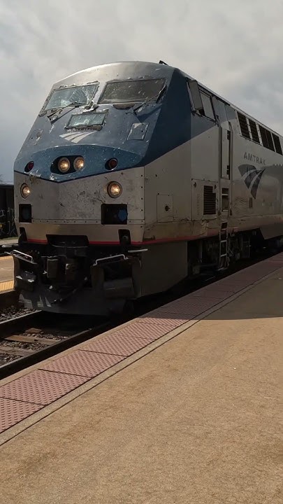 20250409 Amtrak 4 Arriving GBB #gbb #galesburg #amtrak #trains - YouTube