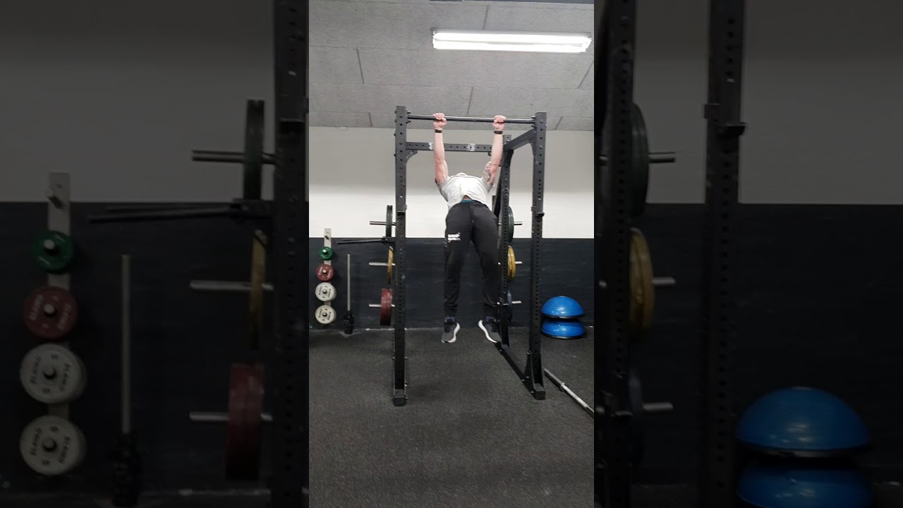 Arching active hang - YouTube