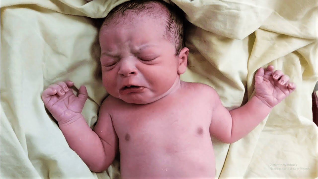 1 min VS 10 min old Newborn Baby Adorable Moments. First Dress of LIFE ...