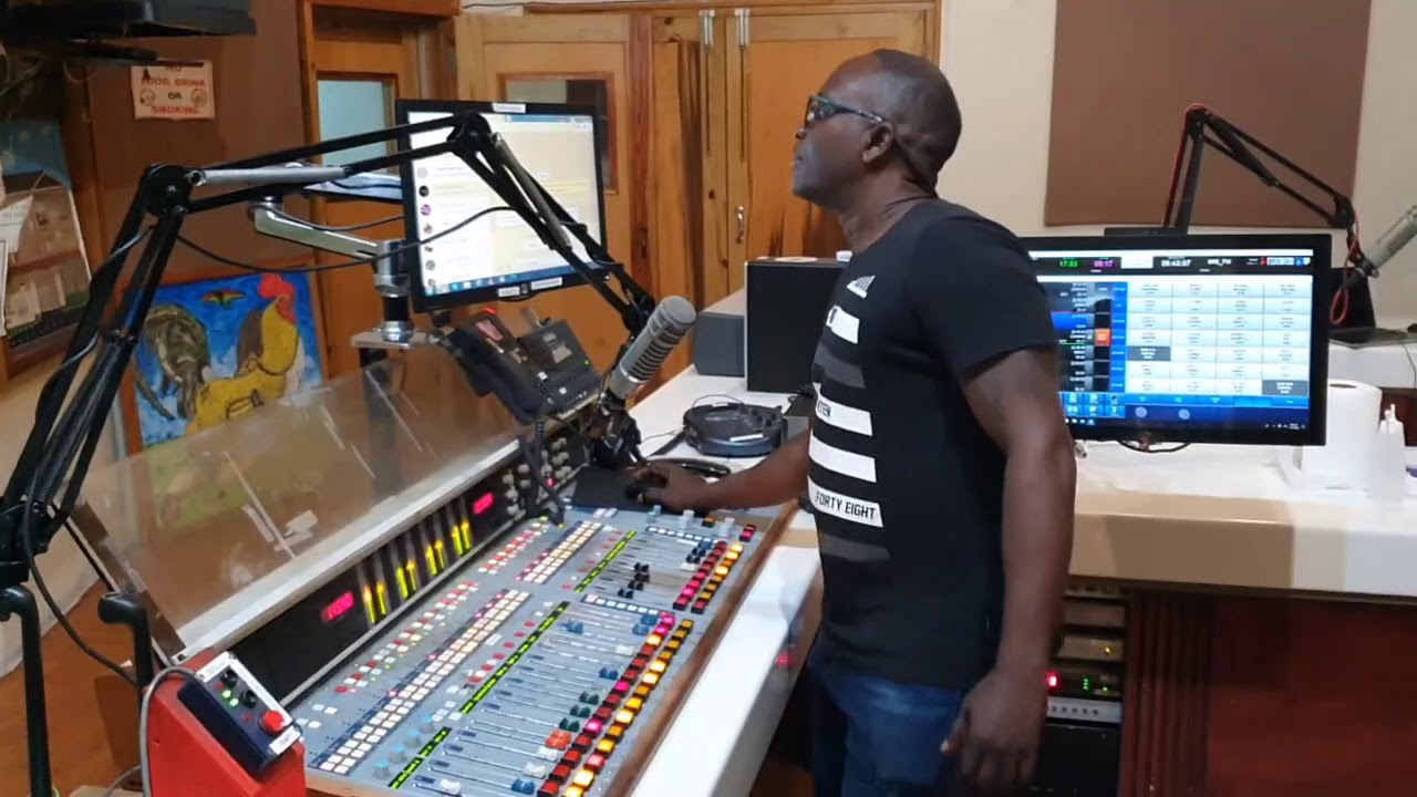 DJ SMURF SUNDAY MONDAY DANCEHALL SEG ON IRIE FM - YouTube