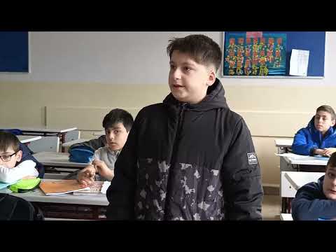 2+2 = 5  (5/E Sınıfı Kısa Film)