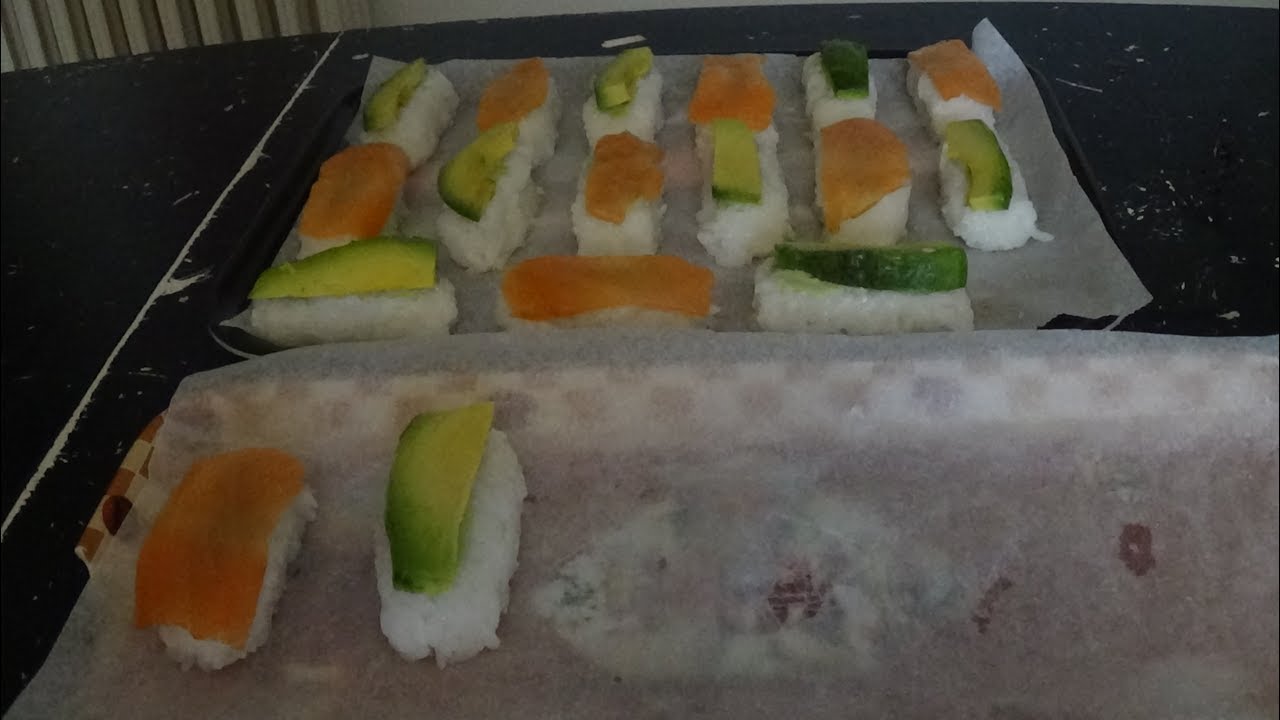 Sushi Avocat Saumon - YouTube