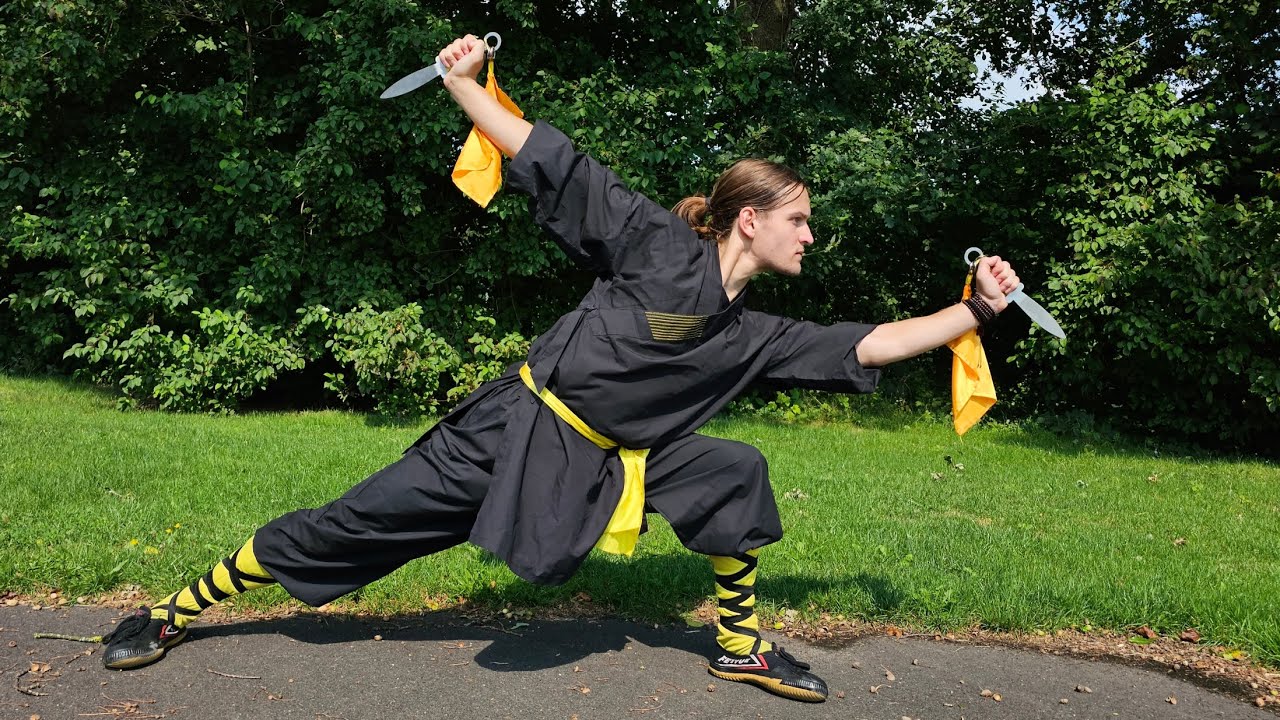 Shaolin Daggers 双匕首 Taolu Knives 少林雙刀套路 He Yong Gan Martial Arts - YouTube