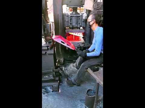 Forging process of leaky spade- Good tools and machinery make work easy ...