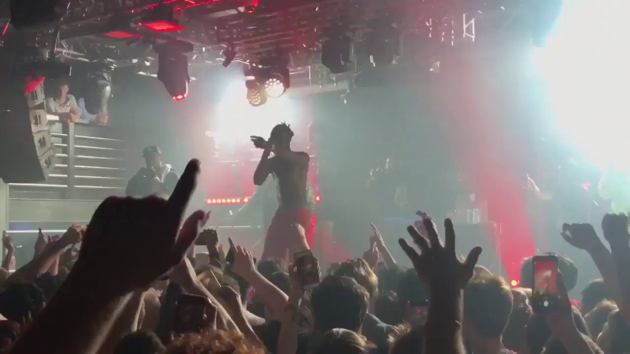 Watch Joey Bada$$ Turn A Crowd Chant Into An Incredible Freestyle - YouTube