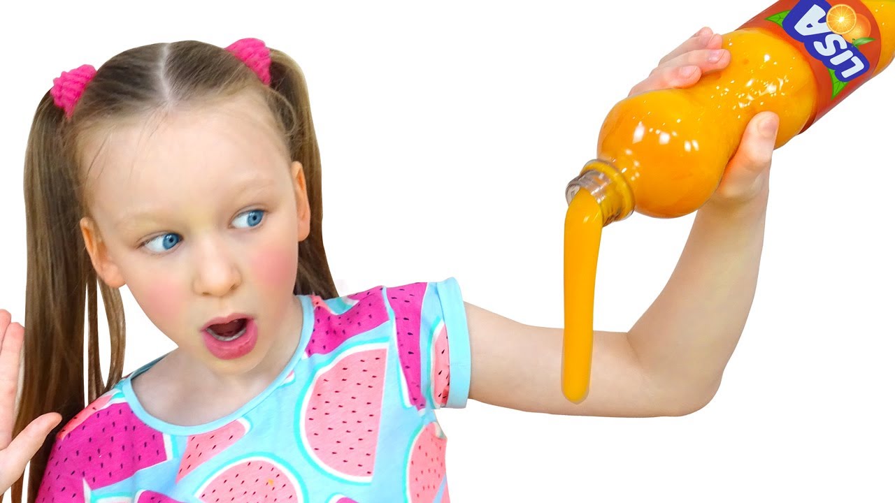 Lisa pretends to play Chocolate and Soda Challenge for kids - YouTube