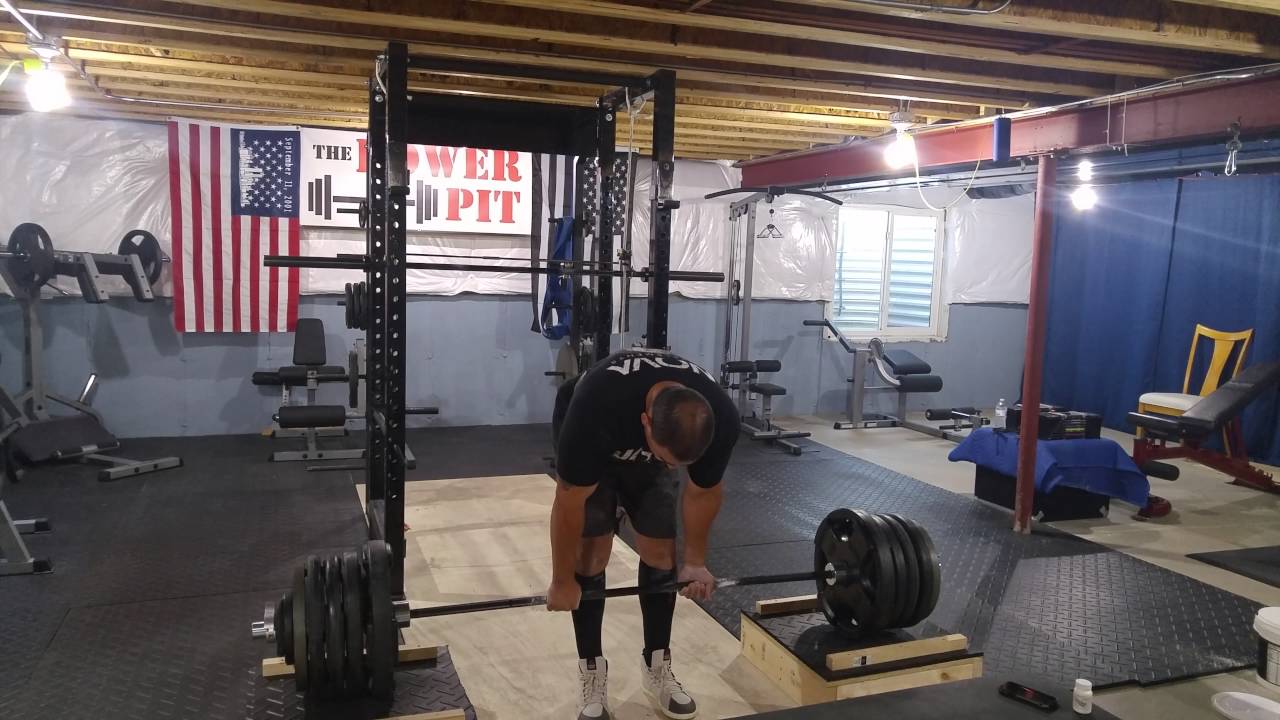 600 lb Rack Pull - YouTube