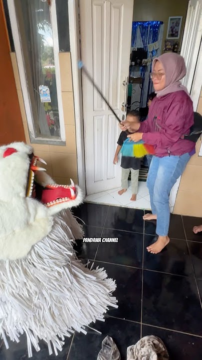 Can Macanan Di Pukul Emak Pake Sapu - YouTube