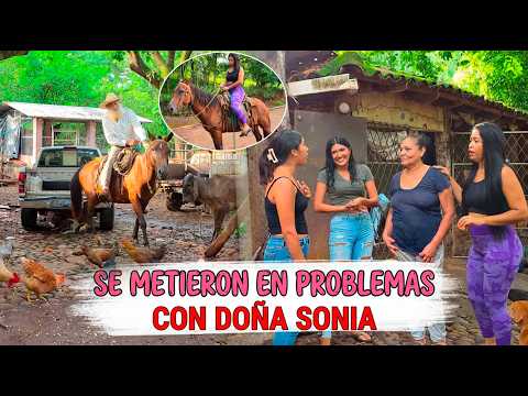 Esmeralda quiere subirse en el caballo con el papá de Lucy.