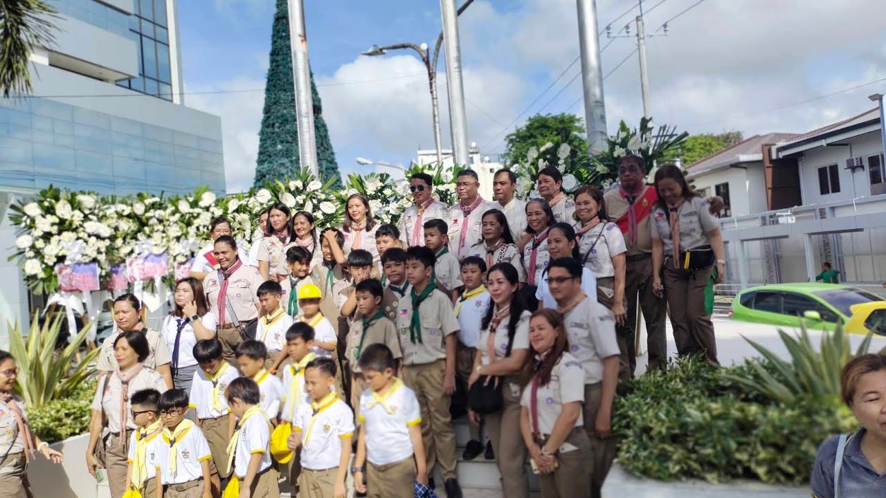 celebrating birthday of Jose Rizal thru offering flowers - YouTube