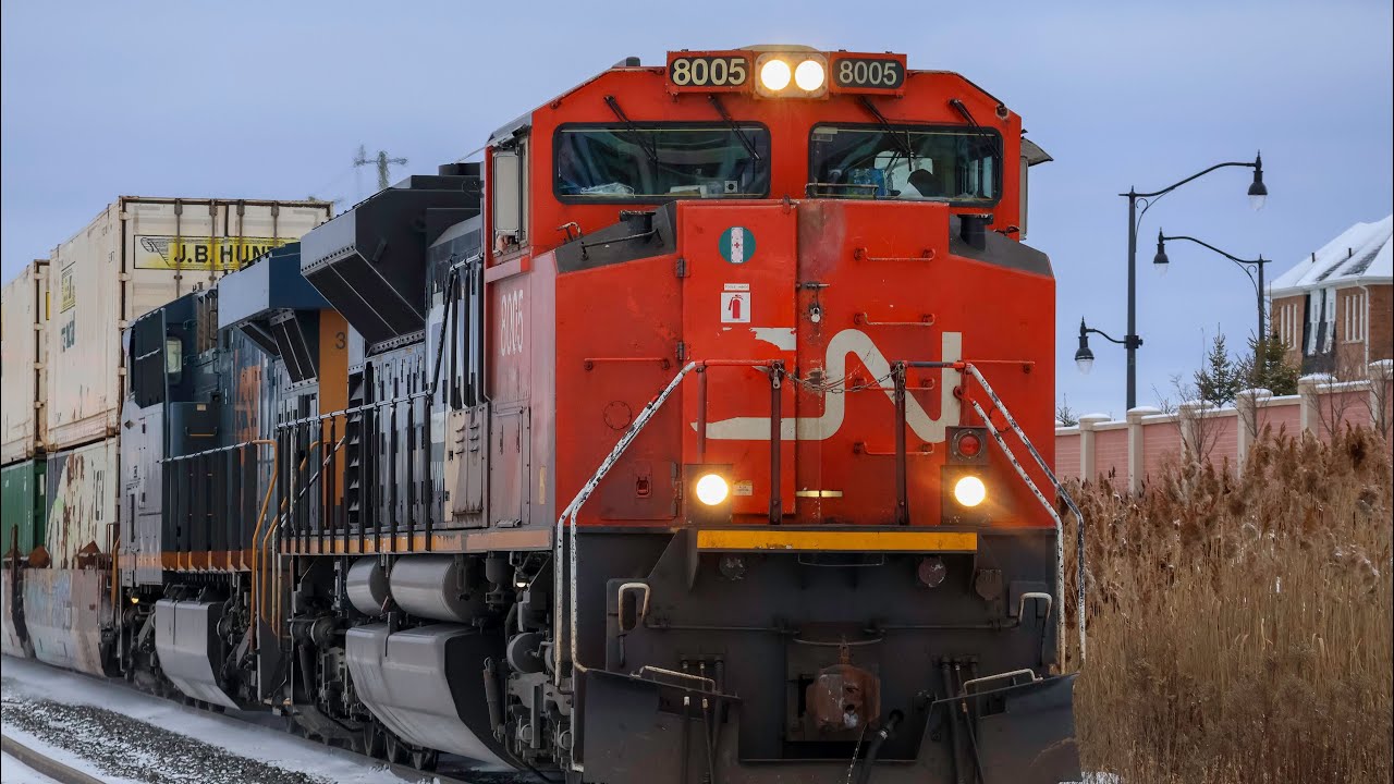 [Horn Show!] (CSX 3136!) CN Train Z148 Eastbound at Mount Pleasant GO ...
