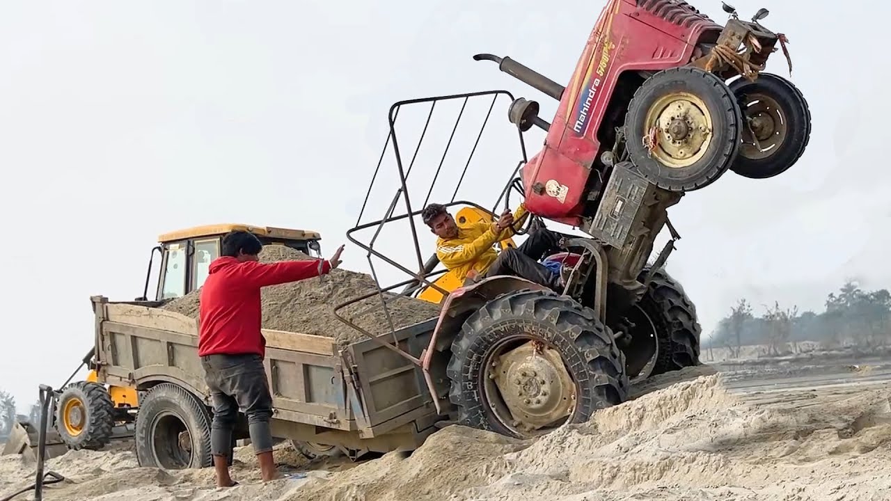 Heavy Sand Load Mahindra Tractor Stuck Sand Road-Dangerous Tractor ...