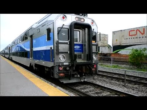 AMT COMMUTER & CN FREIGHT TRAIN - MONTREAL ACTION - YouTube