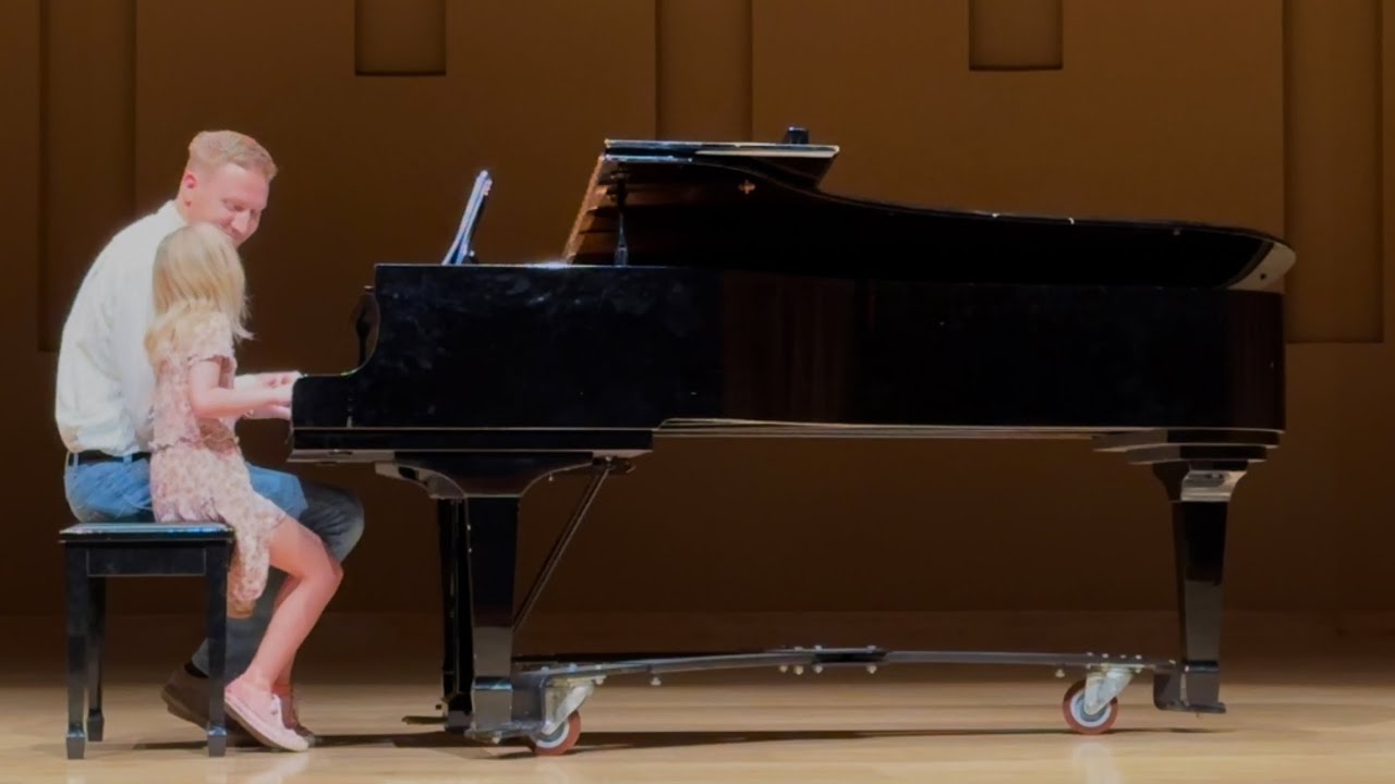 Dad daughter piano duet - YouTube