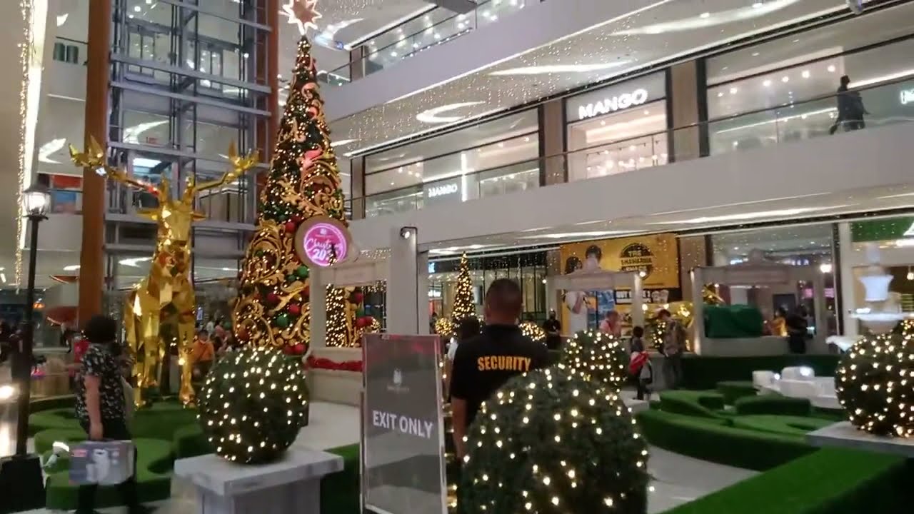 Biggest and Beautiful Christmas Tree in SM Seaside Cebu Philippine. # ...