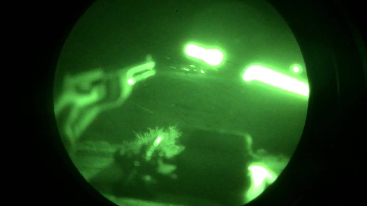 BENELLI M4 FIRING A TRACER SLUG NIGHT VISION BIG Sandy machine gun ...