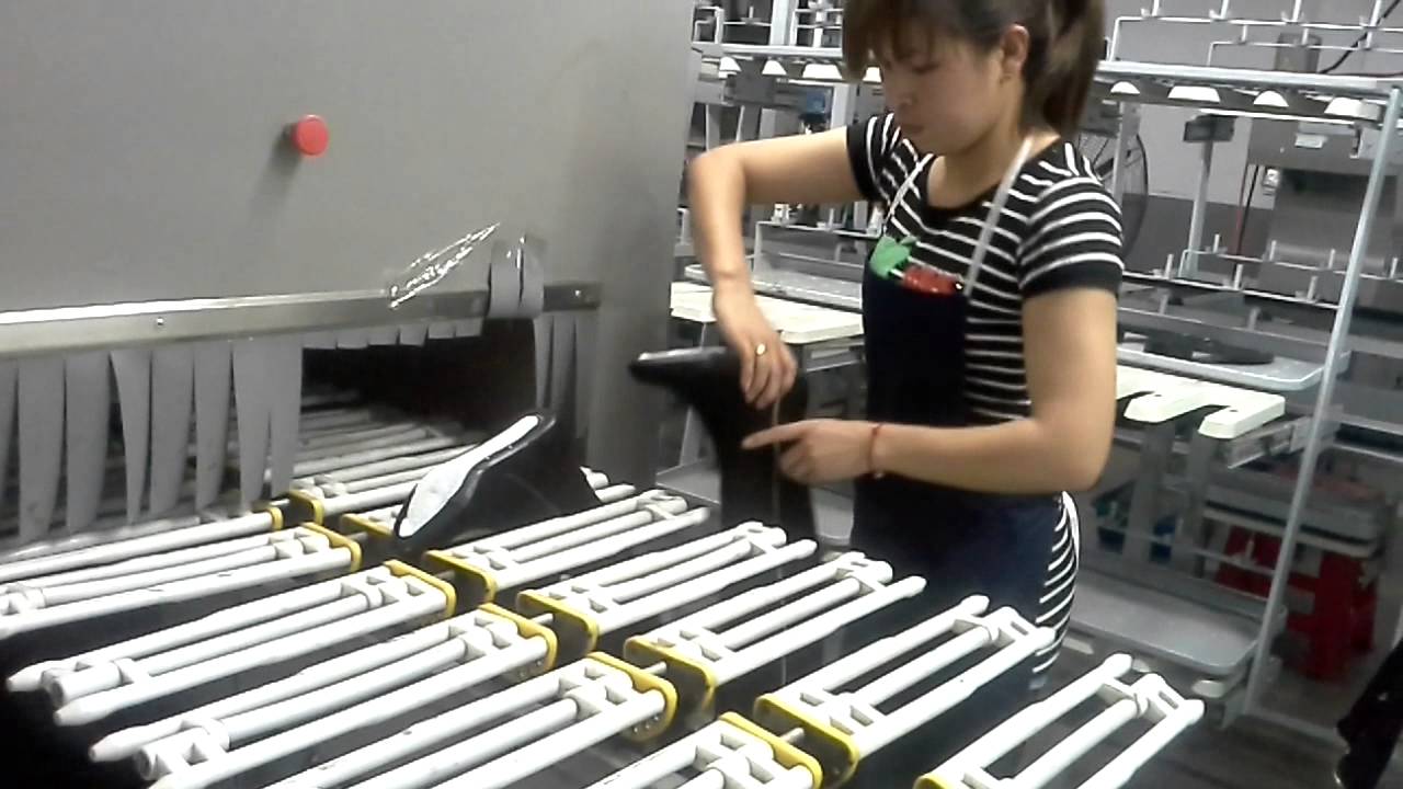 Production Line, three-dimensional shoes assembly line - YouTube