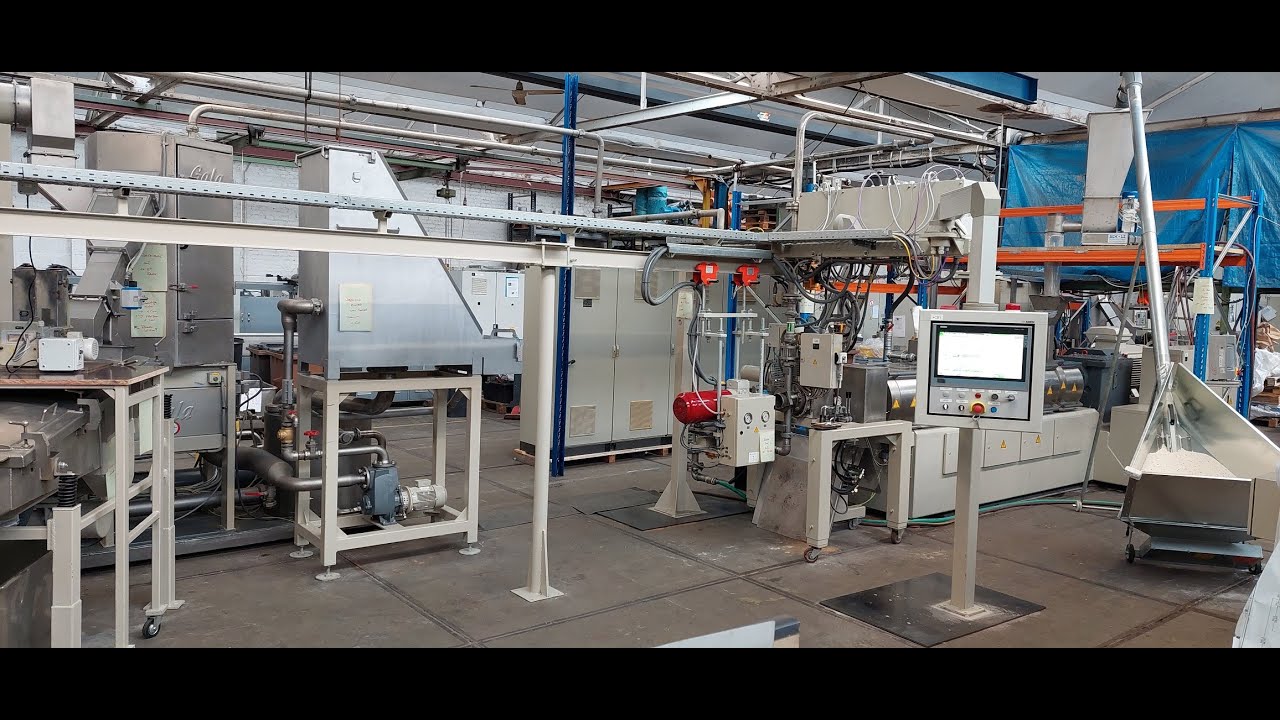 Krauss Maffei Berstorff ZE60R UTX - GALA PAC 6 Compoundierlinie - YouTube