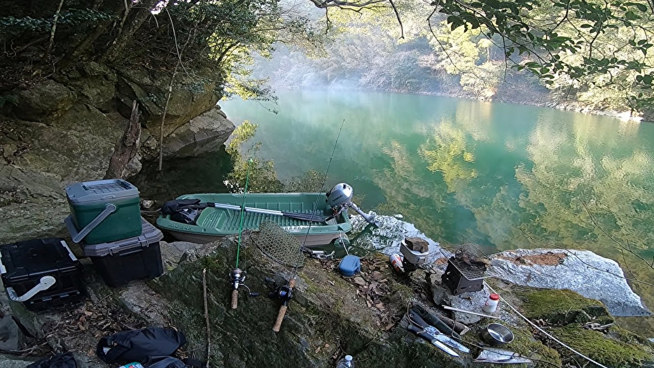 【Japanese countryside】Fishing and exploration A mirror-like river that ...