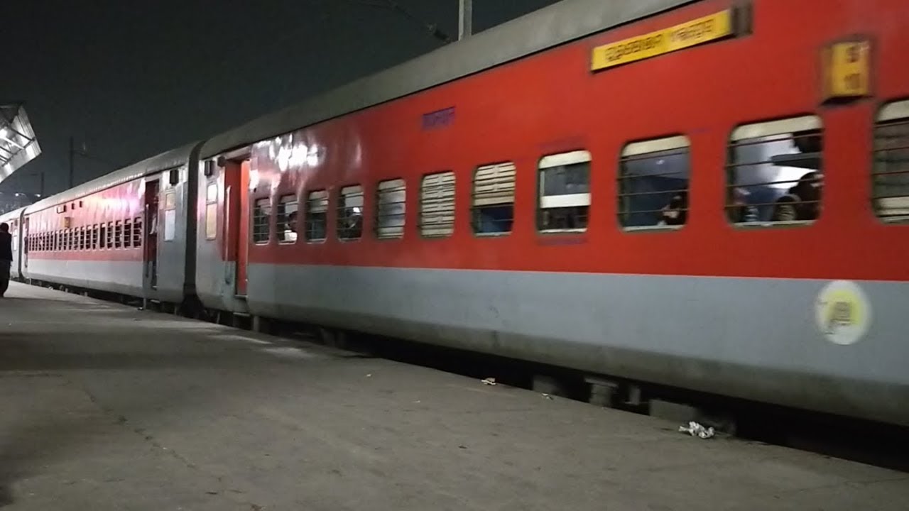12802 New Delhi Puri Purushottam Express Departing New Delhi Railway 12802 New Delhi Puri Purushottam Express Departing New Delhi Railway