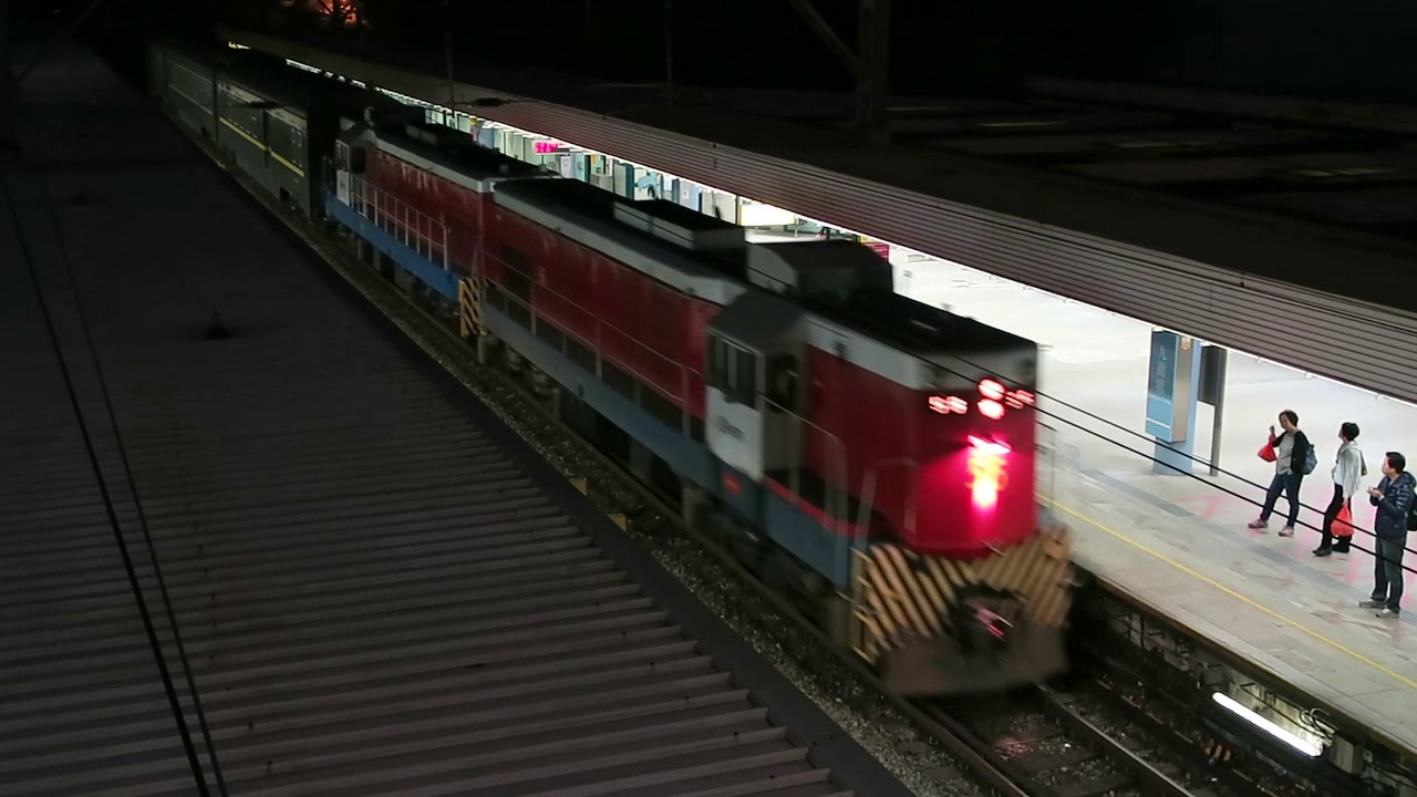 MTR G16 Locomotive + MTR G16 Locomotive + RZ25T, China Railway廣九直通車 ...