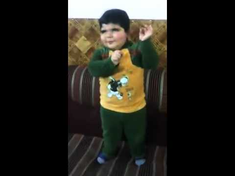 ŞİRİN ÇOCUKTAN KOMİK DANS