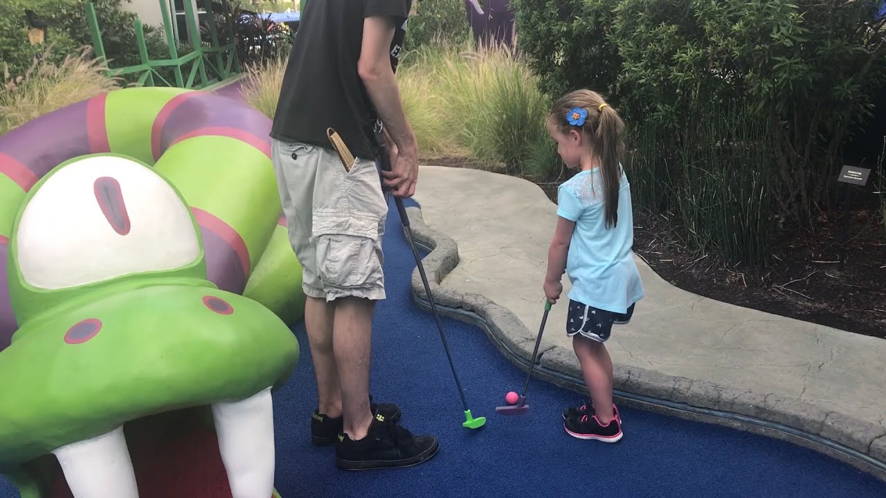 Universal's Superstar Parade, Frying Dutchman, & Hollywood Drive-In ...