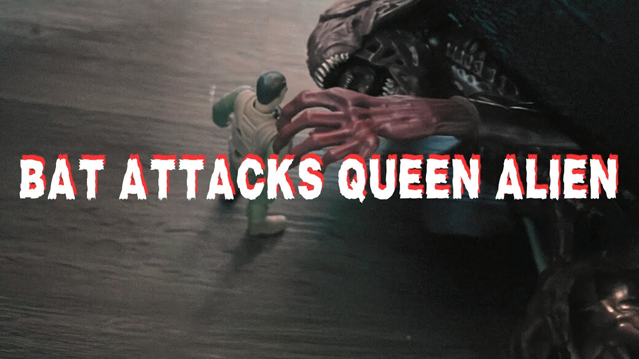 Bat Attacks Queen Alien Stop Motion - YouTube