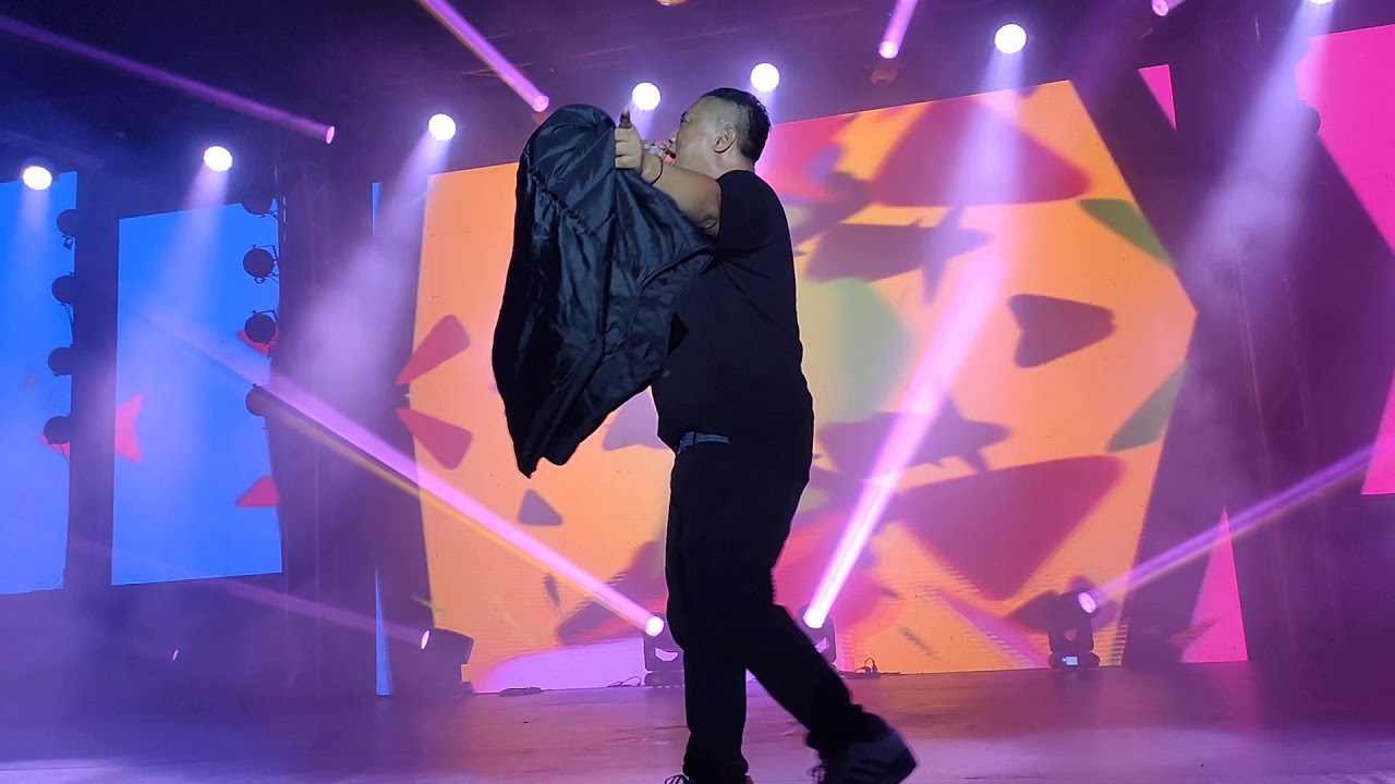 Andrew E • Banyo Queen LIVE - YouTube