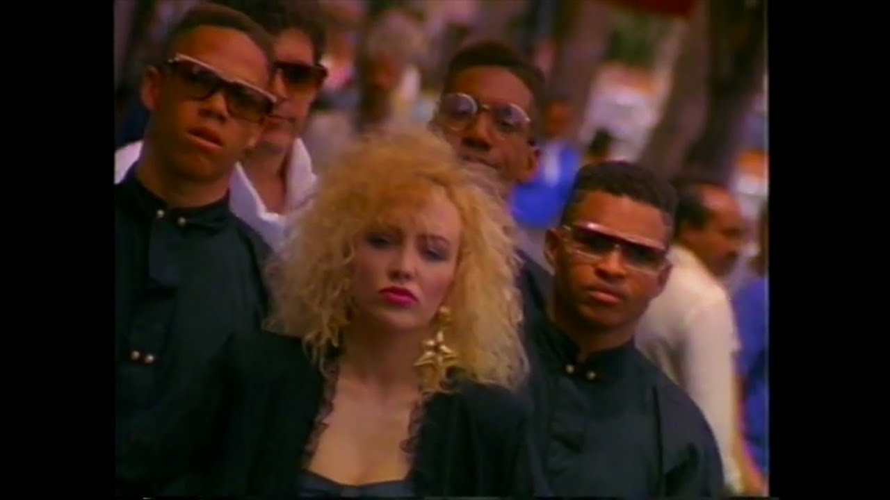Misa - House Of Love (1990) *EPILEPSY WARNING* - YouTube