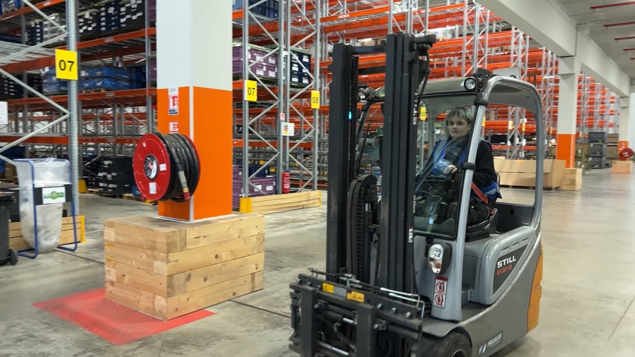 Cariste, un métier qui plaît aux femmes - YouTube