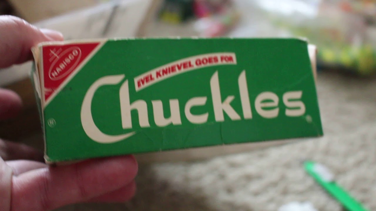 1974 Evel Knievel Nabisco CHUCKLES Candy Display with 2 Wrappers RARE ...