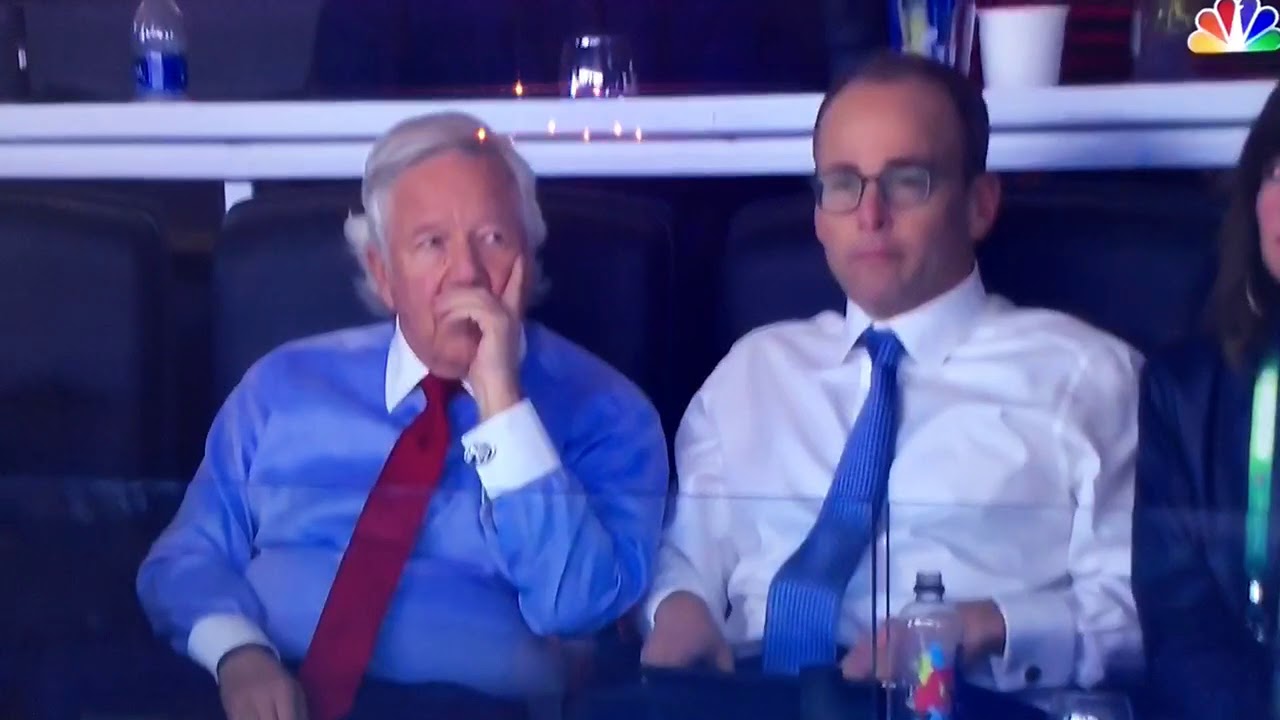 Tom Brady fumbles! Super Bowl 52 - YouTube