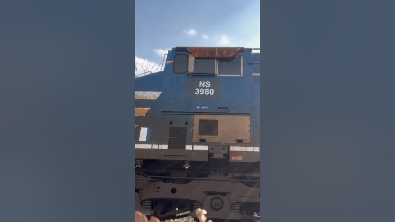NS 3980 trails on NS 11Z in Bentonville, VA - YouTube