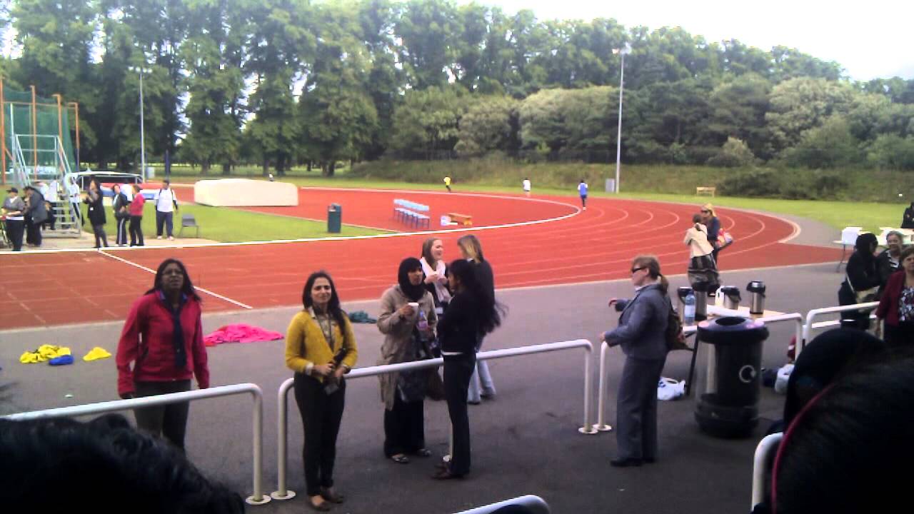 Yr 9 800m Slough Eton - YouTube