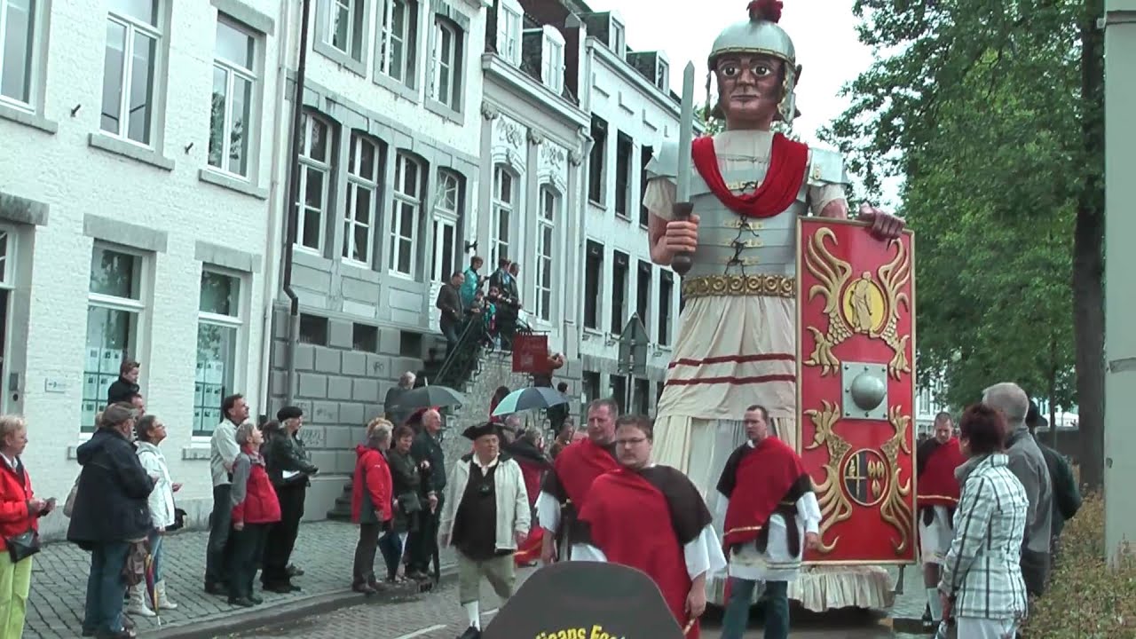 Reuzenstoet Maastricht 2010- Romeinse soldaat - YouTube